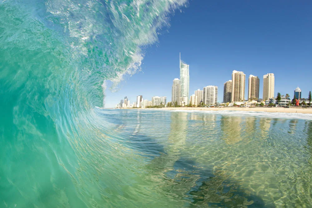 Waves of the Ocean on the Gold Coast Clean wave on the Gold Coast, Australia