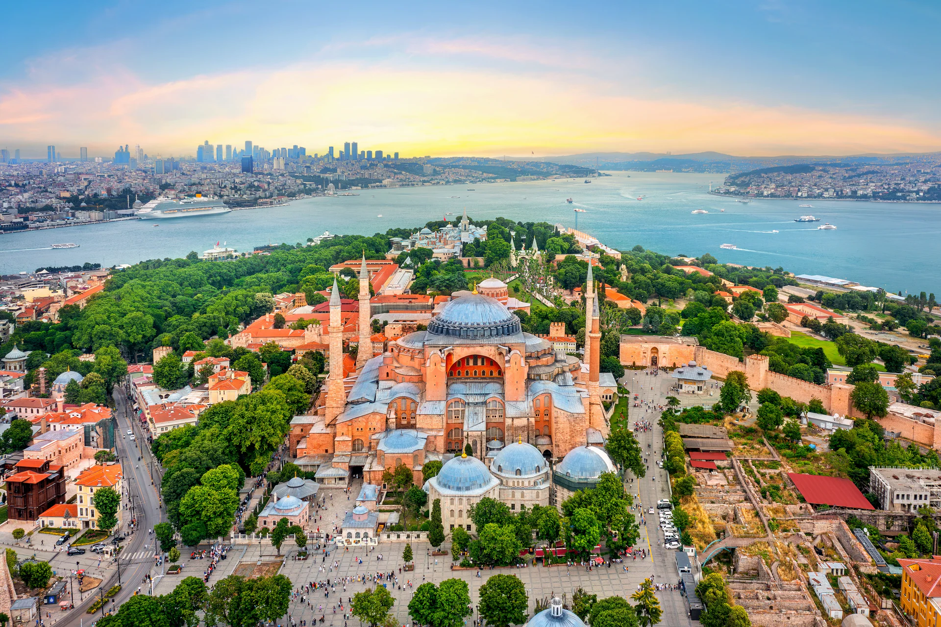 İstanbul Gezi Rehberi: Nereleri Gezmeli, Ne Yapmalı ve Nerede Kalınmalı