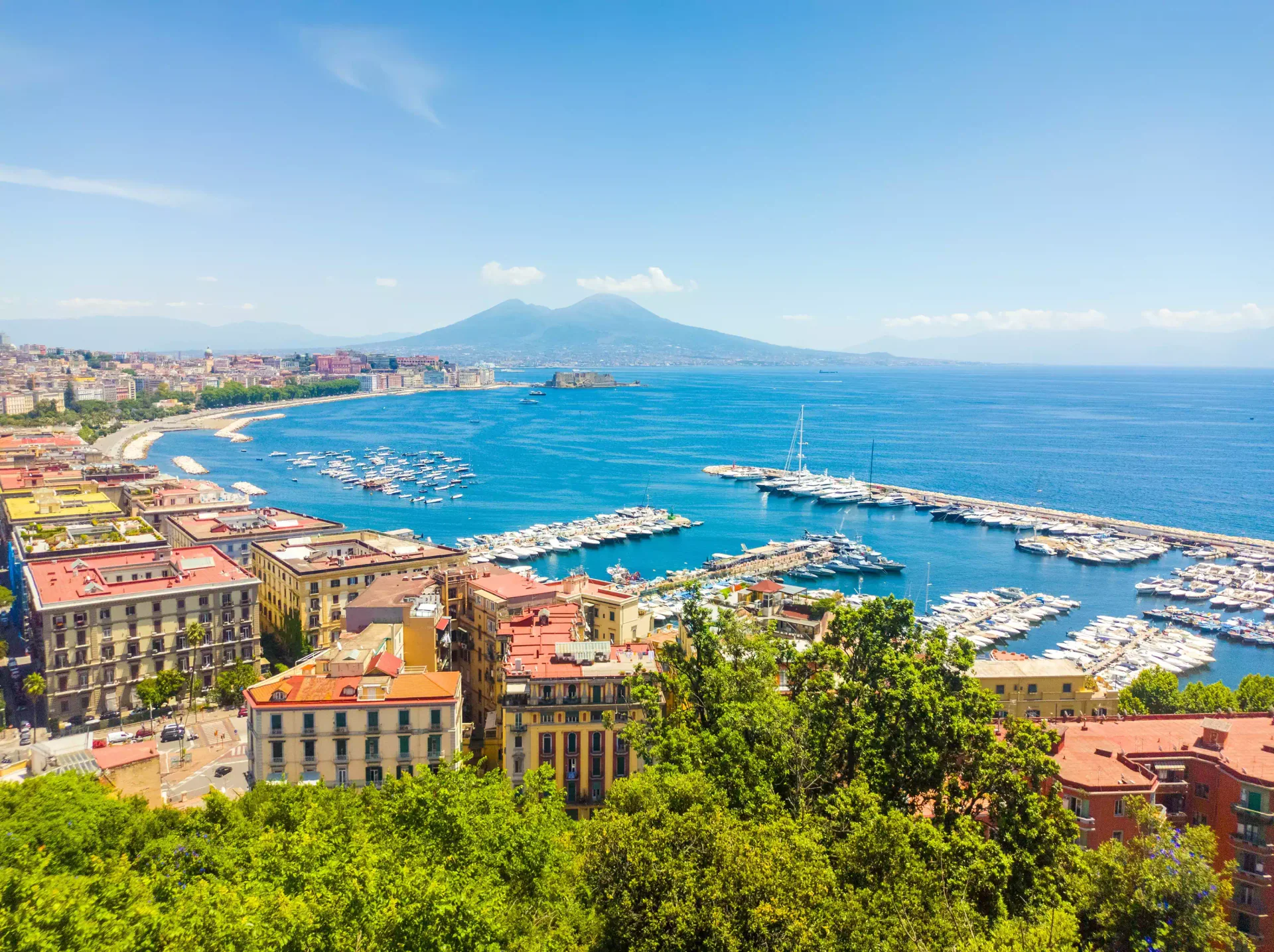 Vue panoramique de Naples, Italie Vue panoramique de Naples sous un ciel bleu, Italie