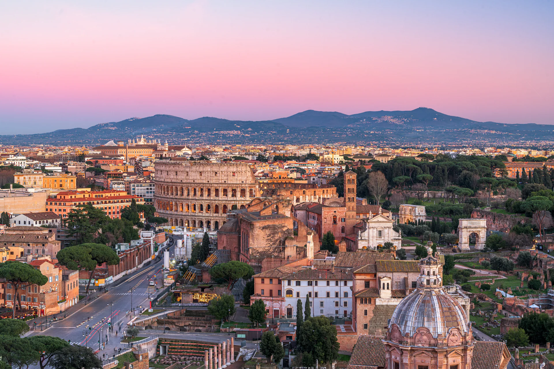 Vista di Roma Vista di Roma e del Colosseo dalle alture della città